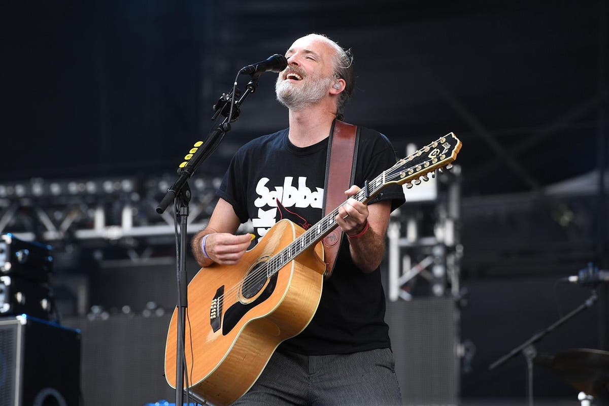 Travis singer Fran Healy ‘mauled’ by sausage dog in Los Angeles ...