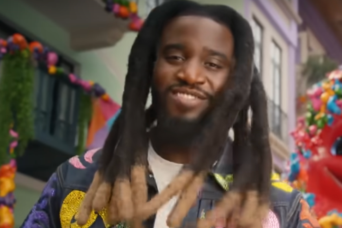 Shaboozey brings out Noah Cyrus for ‘charismatic’ Coachella duet ...