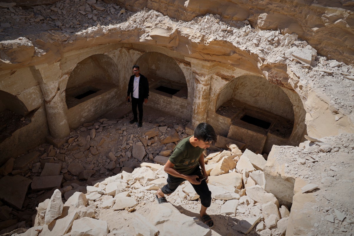 Syrian construction worker stumbles across 1,500-year-old tomb complex ...