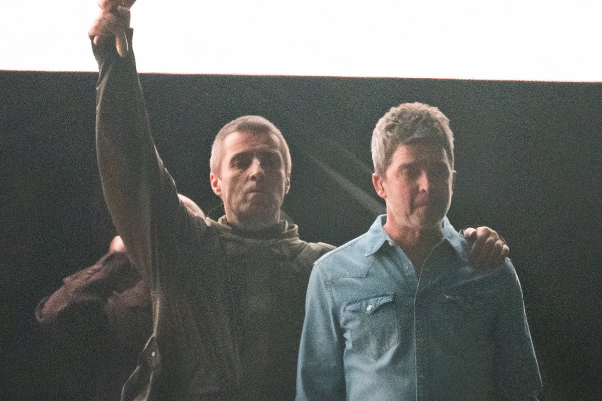 Diogo Jota: Oasis pay moving tribute to Liverpool player at Cardiff ...