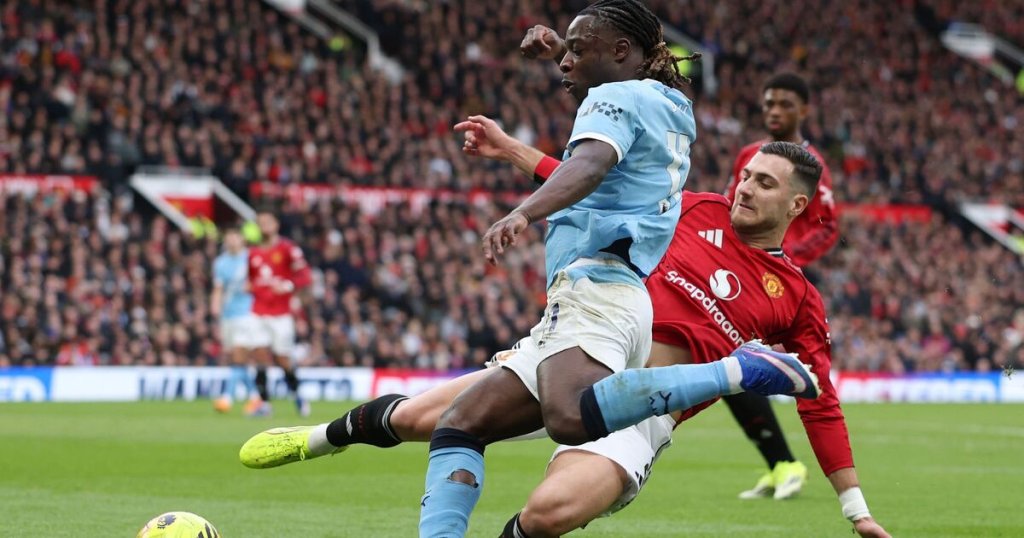 Man Utd issued immediate verdict on Diogo Dalot red card controversy vs ...