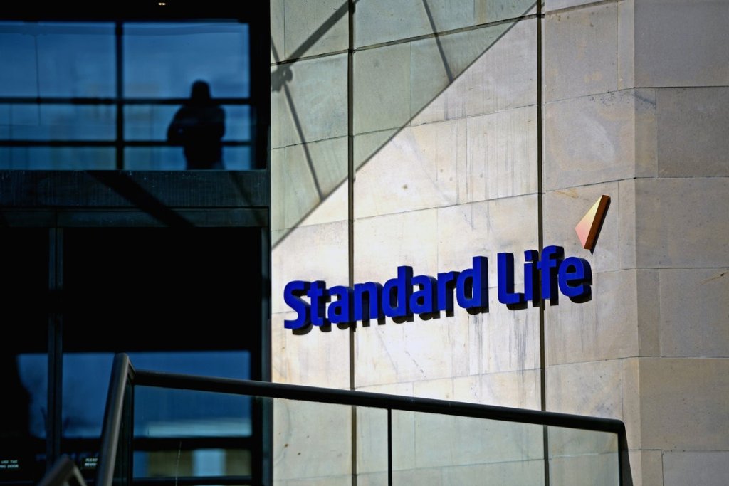 Standard Life buys rival Aegon UK in £2b deal to create savings giant ...